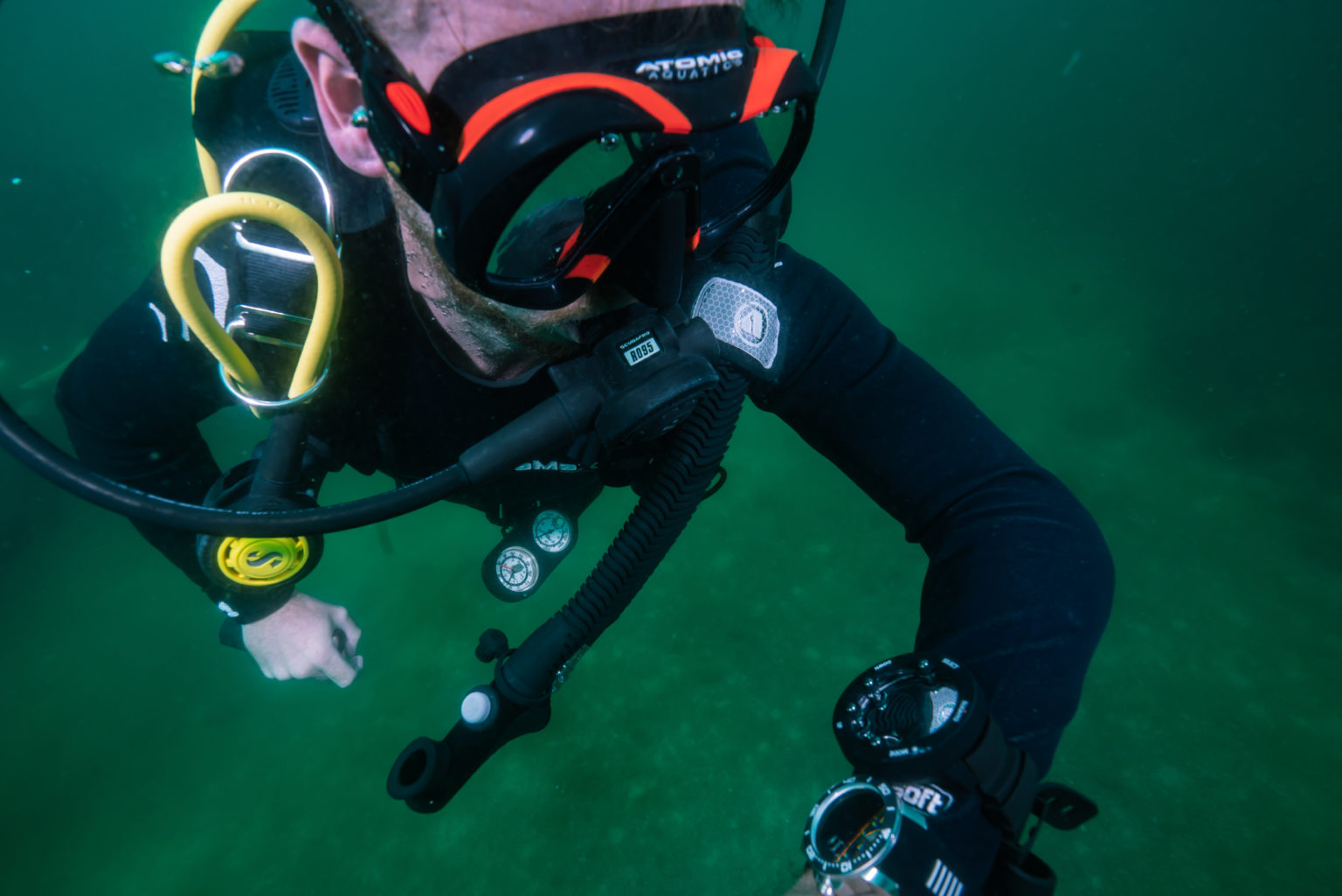 10 Best Dive Computers of 2023 [15+ Reviewed]